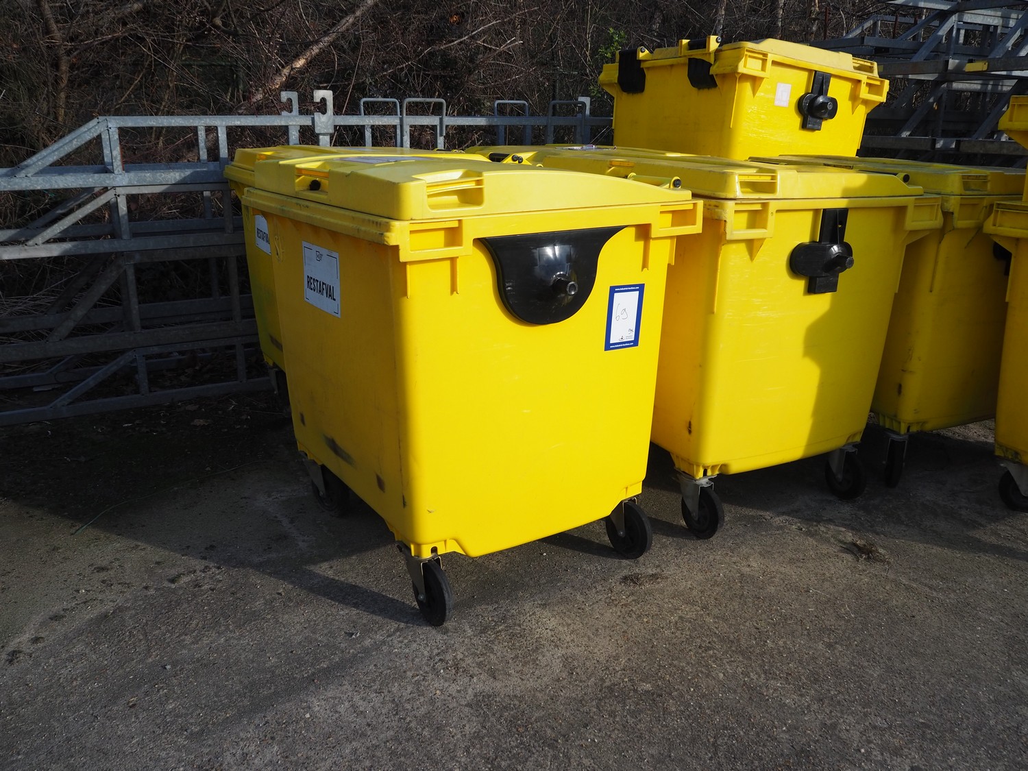 NN containers - Waste containers - Company equipment - Online auction ...