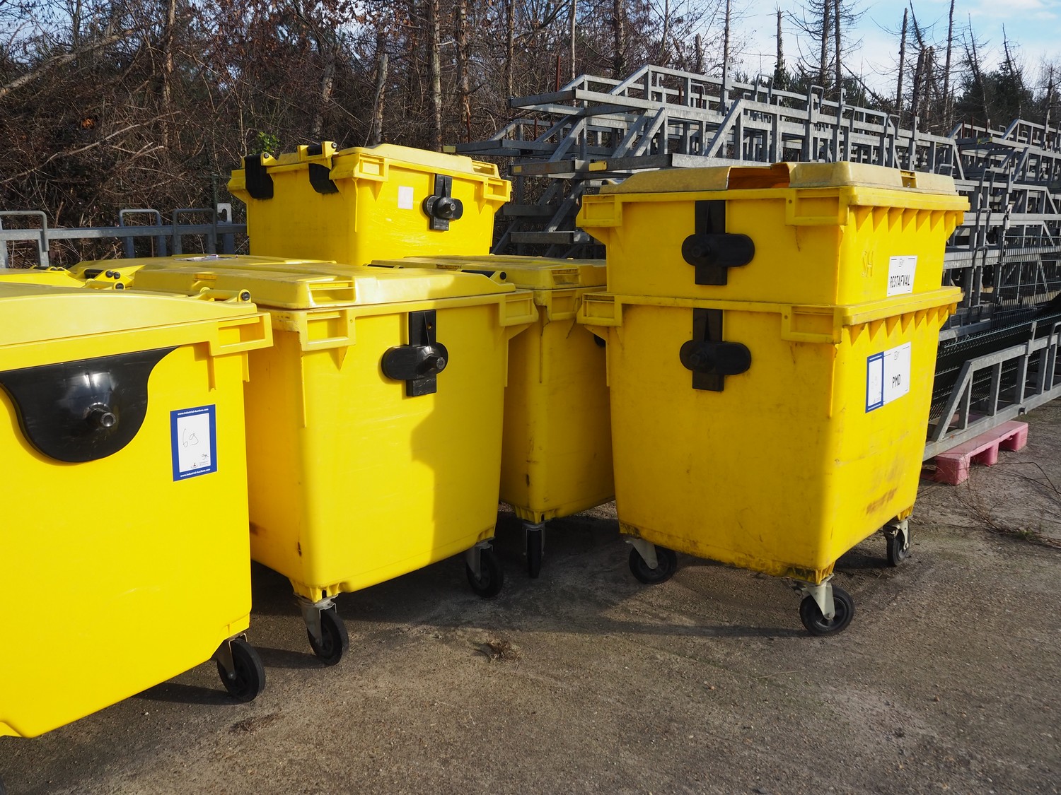 NN containers - Waste containers - Company equipment - Online auction ...