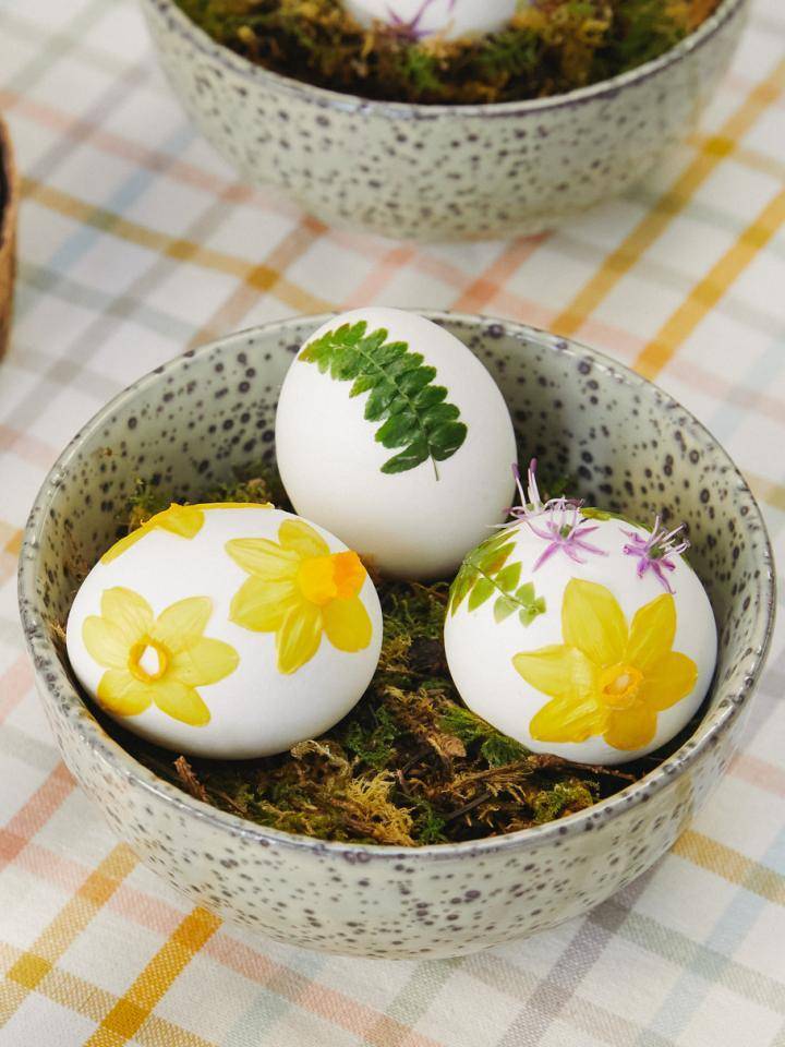 Making Easter decorations with flowers - Plants & Flowers Foundation