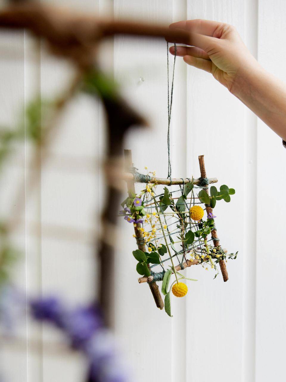 DIY: weaving with nature - Plants & Flowers Foundation